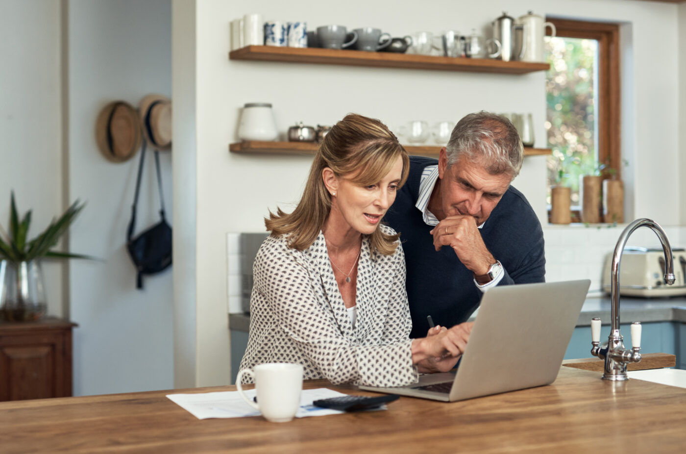 How to Send Money: Wire Transfers Made Easy: How to Wire Money